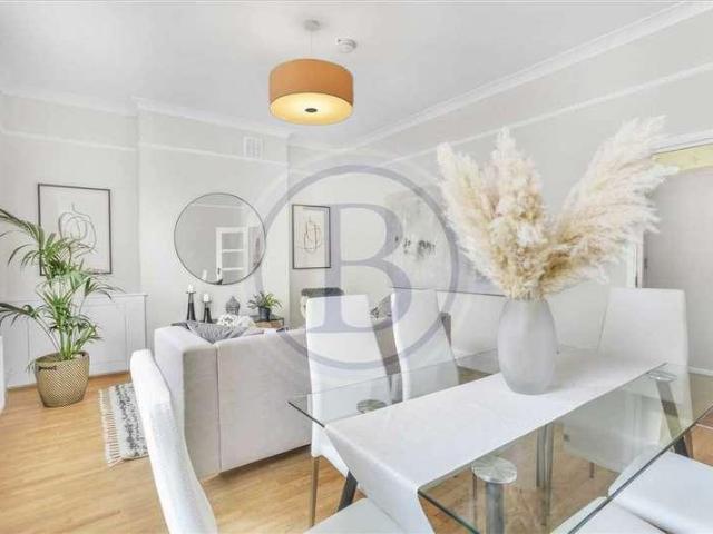 3 bed flat for sale