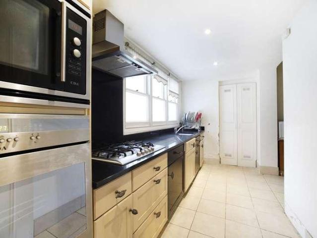 3 bed flat for sale