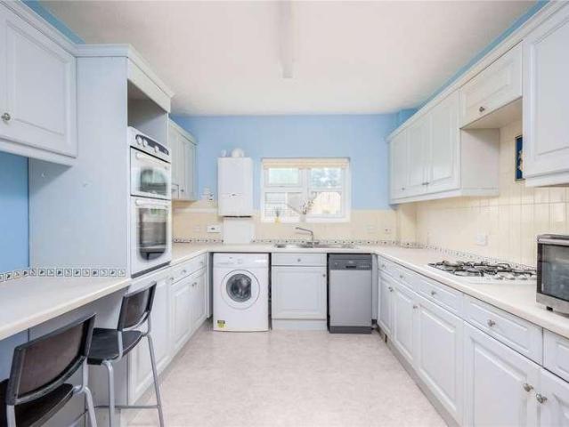 3 bed flat for sale