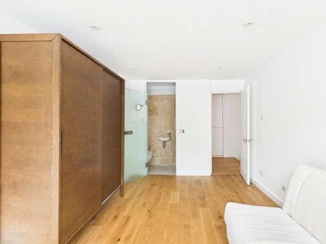 3 bed flat for sale