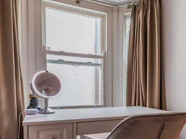3 bed flat for sale
