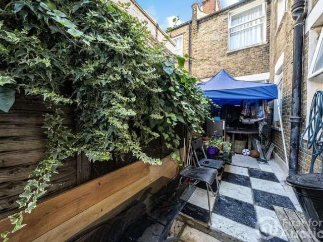 3 bed flat for sale