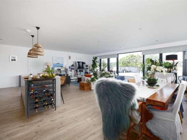 3 bed flat for sale