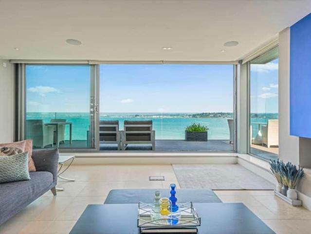 3 bed flat for sale