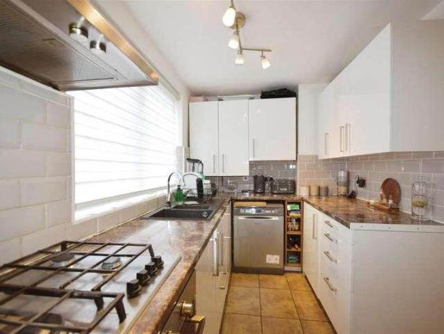 3 bed flat for sale