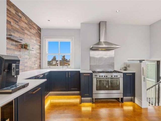 3 bed flat for sale