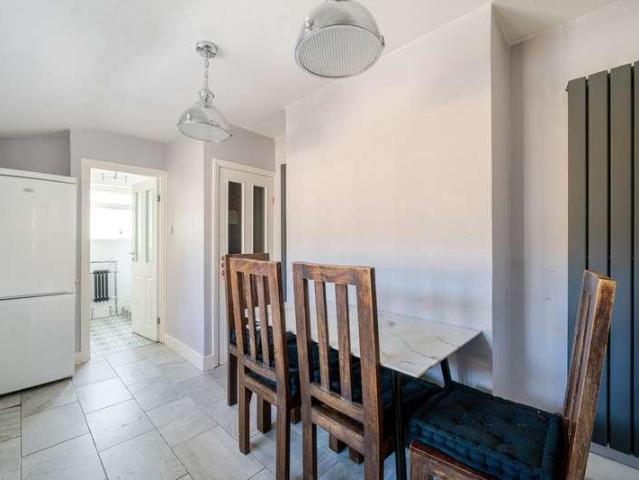 3 bed flat for sale