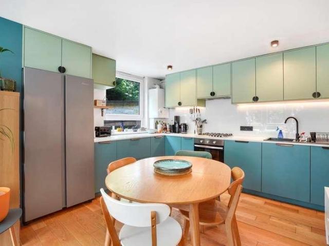 3 bed flat for sale