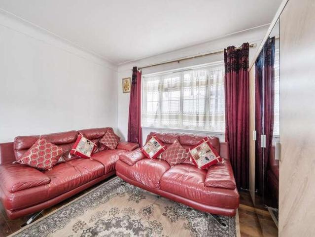 3 bed flat for sale