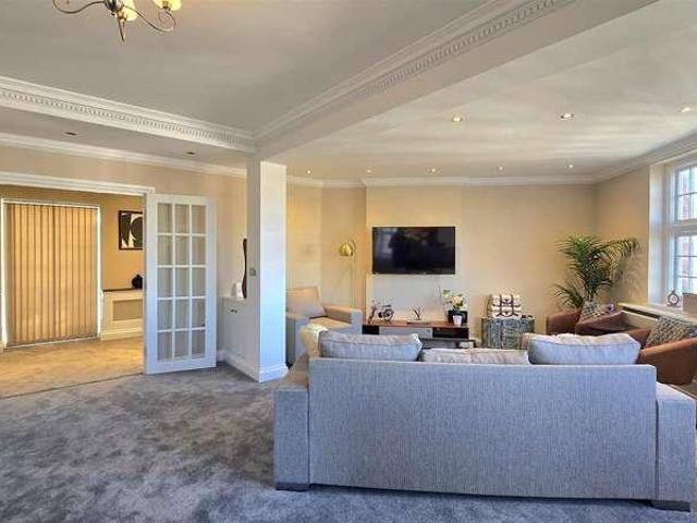 3 bed flat for sale