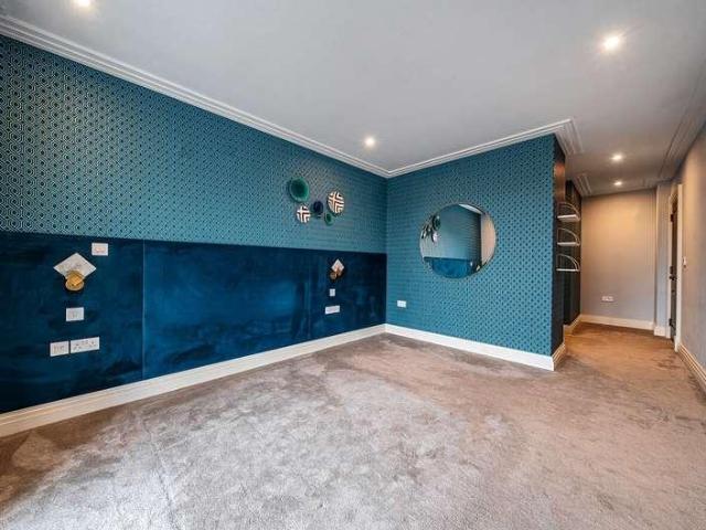 3 bed flat for sale