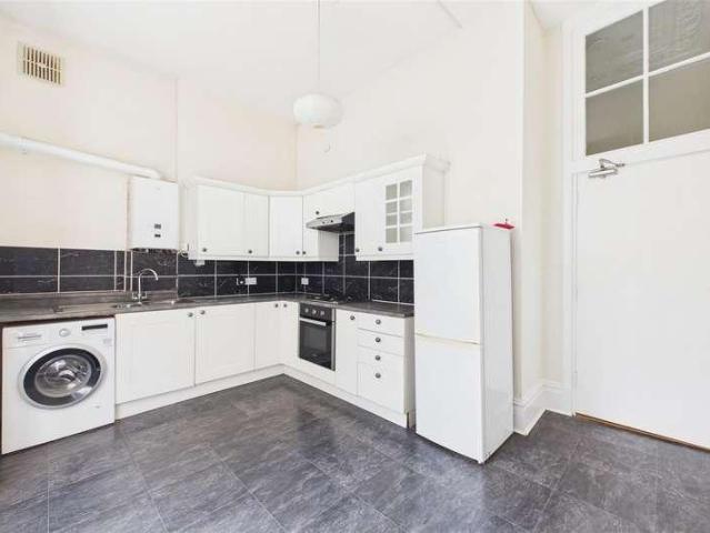 3 bed flat for sale