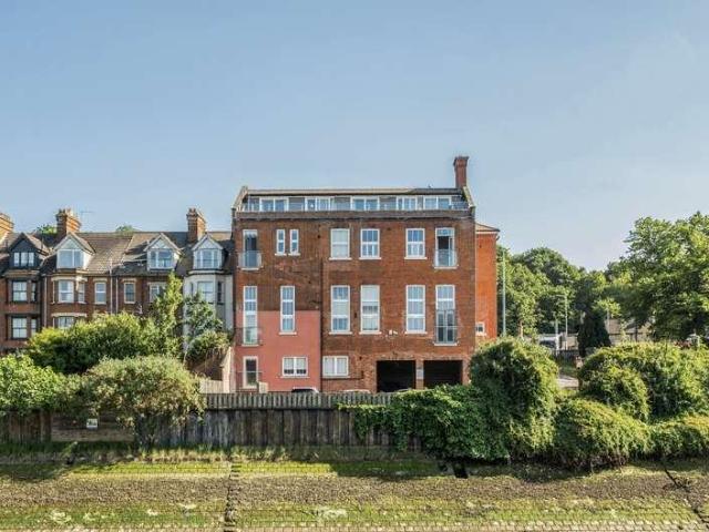 3 bed flat for sale