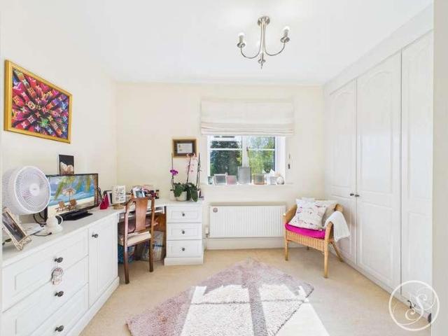 3 bed flat for sale