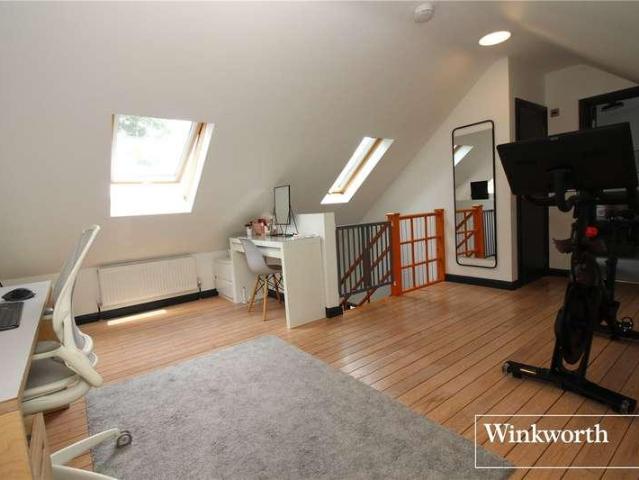 3 bed flat for sale