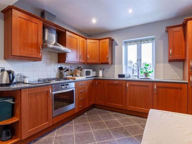 3 bed flat for sale