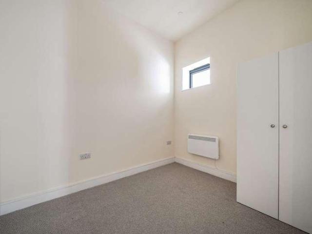 3 bed flat for sale