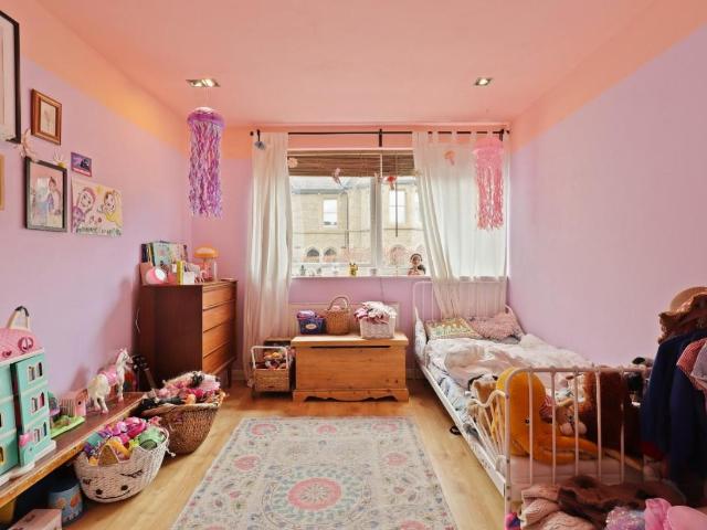 3 bed flat for sale