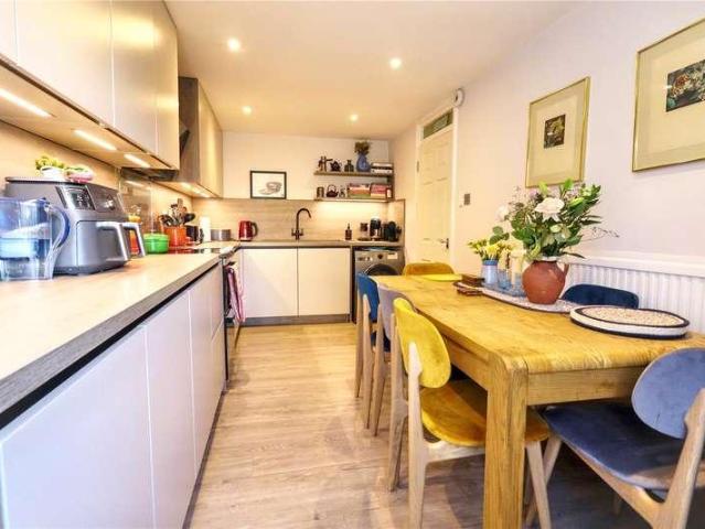 3 bed flat for sale