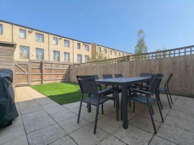 3 bed flat for sale