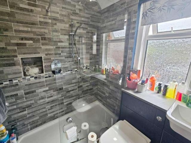 3 bed flat for sale