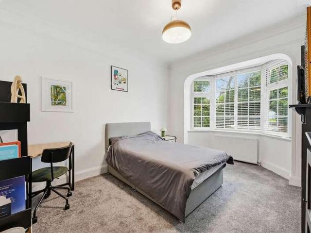 3 bed flat for sale