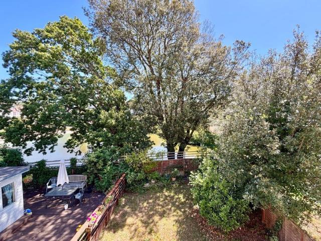 3 bed flat for sale