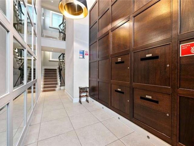 3 bed flat for sale