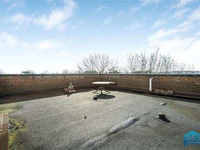3 bed flat for sale
