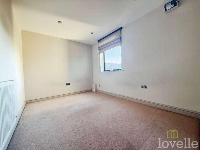 3 bed flat for sale