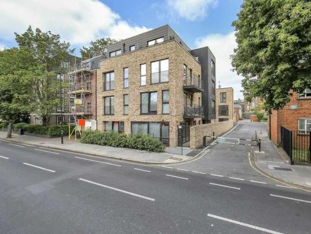 3 bed flat for sale