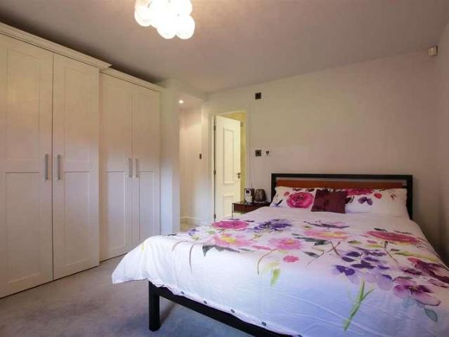 3 bed flat for sale