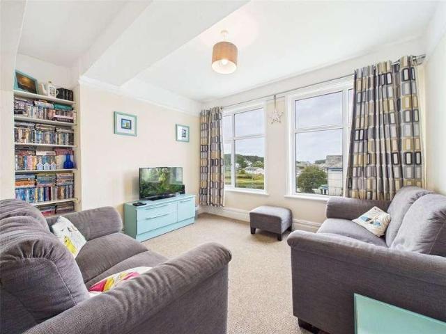 3 bed flat for sale