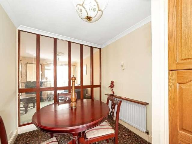 3 bed flat for sale
