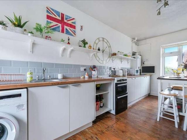 3 bed flat for sale