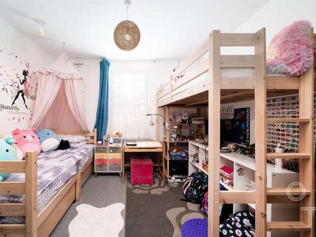 3 bed flat for sale