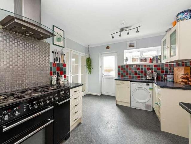 3 bed flat for sale