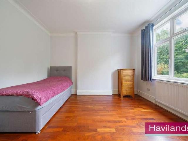 3 bed flat for sale