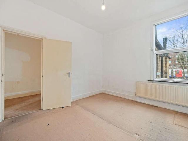 3 bed flat for sale