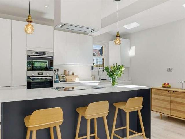 3 bed flat for sale