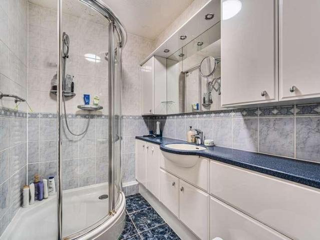 3 bed flat for sale