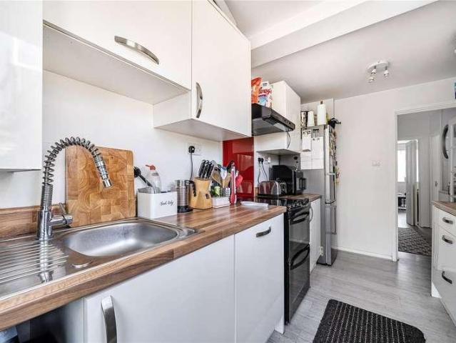 3 bed flat for sale