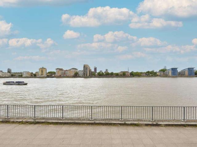 3 bed flat for sale
