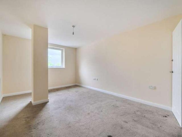 3 bed flat for sale
