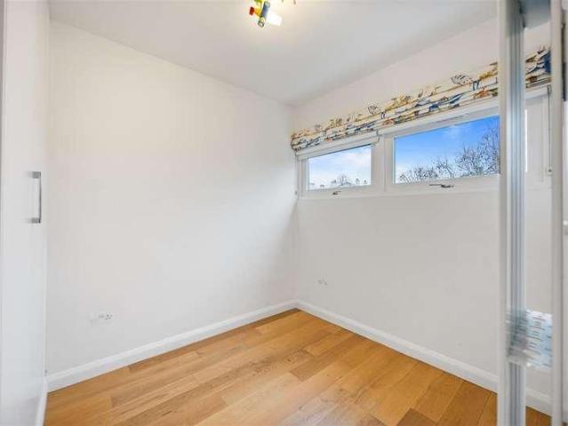 3 bed flat for sale