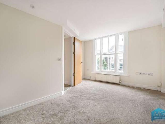 3 bed flat for sale