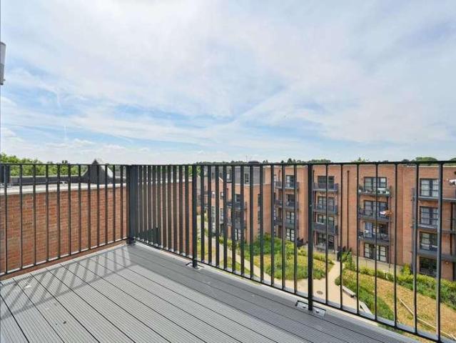 3 bed flat for sale
