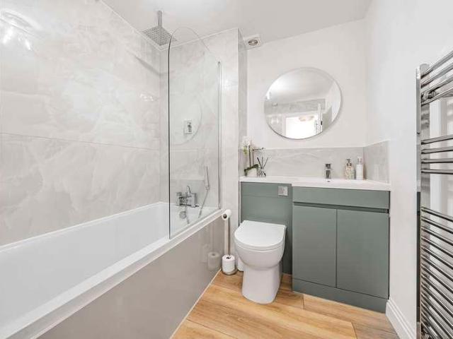 3 bed flat for sale