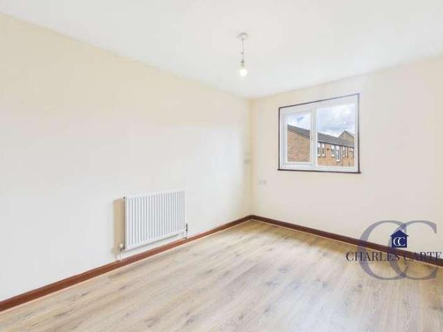 3 bed flat for sale