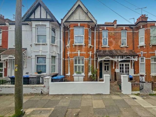 3 bed flat for sale